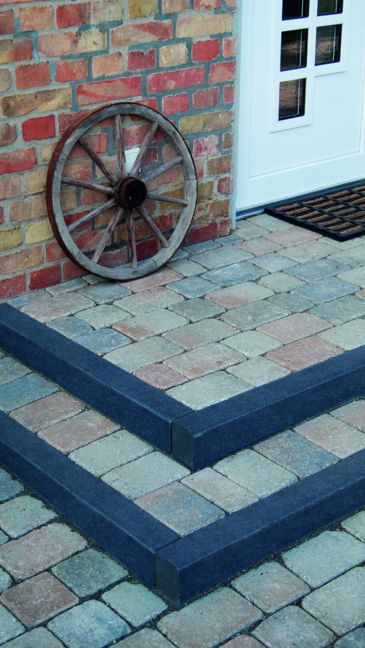 Gala-Lusit Tiefbord Bordstein - einseitig gefast - Anthrazit ()